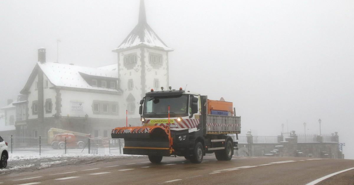 Normalidad y tráfico intenso en la N-630 para acceder a Asturias desde el Puerto de Pajares